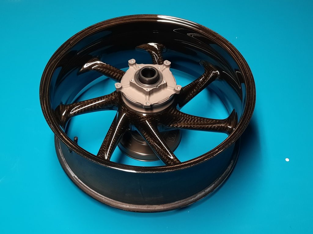 BMW M1000RR K66 Carbon Felge hinten Original 36315A69A71 - Pepic Motorsport